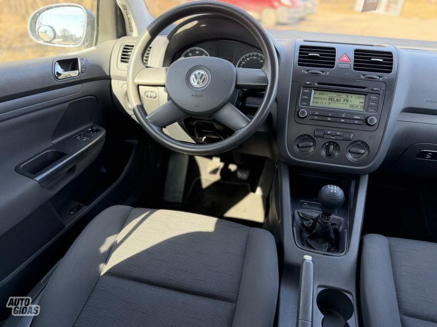 Volkswagen Golf 2005 in Siauliai, with an engine capacity of 1.60 L and mileage of 215 thousand km for 1450 €, photo 9 on AUTOMOTO.COM.LV