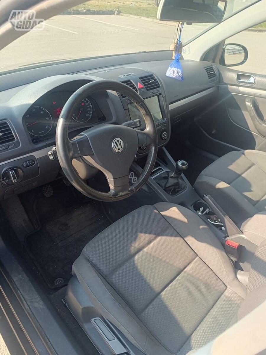 Volkswagen Golf 2005 Marijampole, ar dzinēja tilpumu 1.90 L un nobraukumu 363 tūkst. km par 1800 €, foto 7 vietnē AUTOMOTO.COM.LV