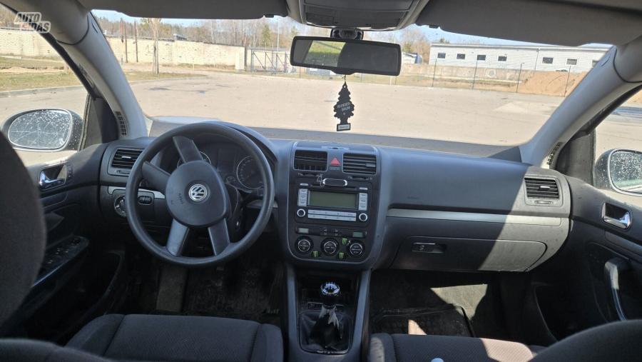 Volkswagen Golf 2005 Prienai, ar dzinēja tilpumu 1.90 L un nobraukumu 335 tūkst. km par 550 €, foto 5 vietnē AUTOMOTO.COM.LV