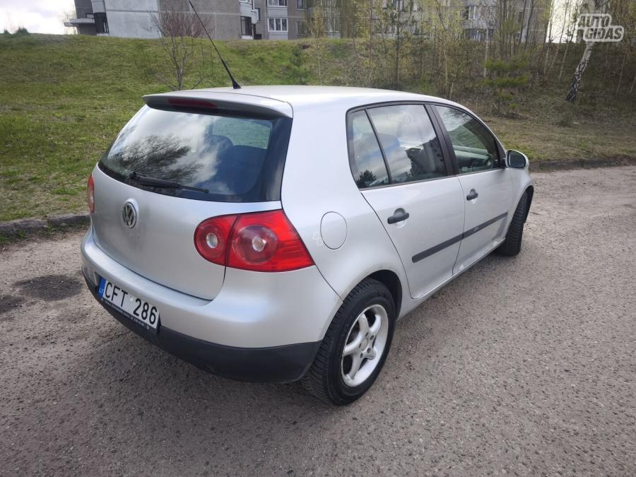 Volkswagen Golf 2005 Viļņa, ar dzinēja tilpumu 1.90 L un nobraukumu 254 tūkst. km par 830 €, foto 5 vietnē AUTOMOTO.COM.LV