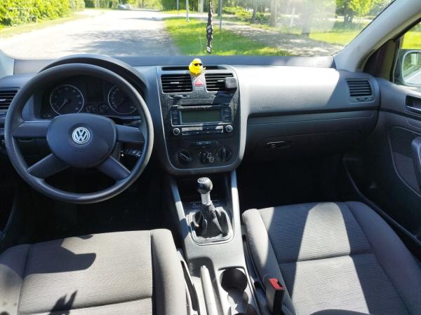 Volkswagen Golf 2005 in Mazeikiai, with an engine capacity of 1.60 L and mileage of 260 thousand km for 600 €, photo 4 on AUTOMOTO.COM.LV