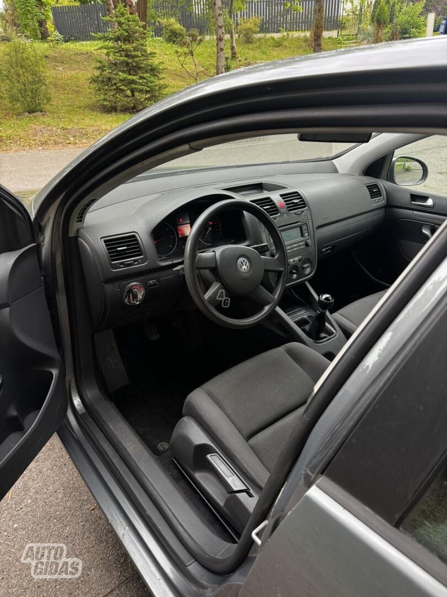 Volkswagen Golf 2005 in Siauliai, with an engine capacity of 1.90 L and mileage of 300 thousand km for 1750 €, photo 11 on AUTOMOTO.COM.LV