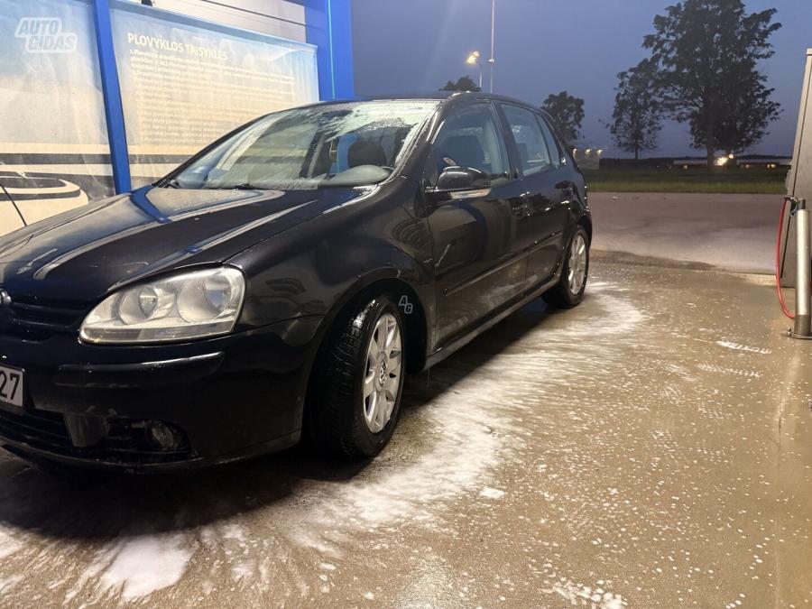 Volkswagen Golf 2005 Panevēža, ar dzinēja tilpumu 2.00 L un nobraukumu 350 tūkst. km par 1400 €, foto 3 vietnē AUTOMOTO.COM.LV