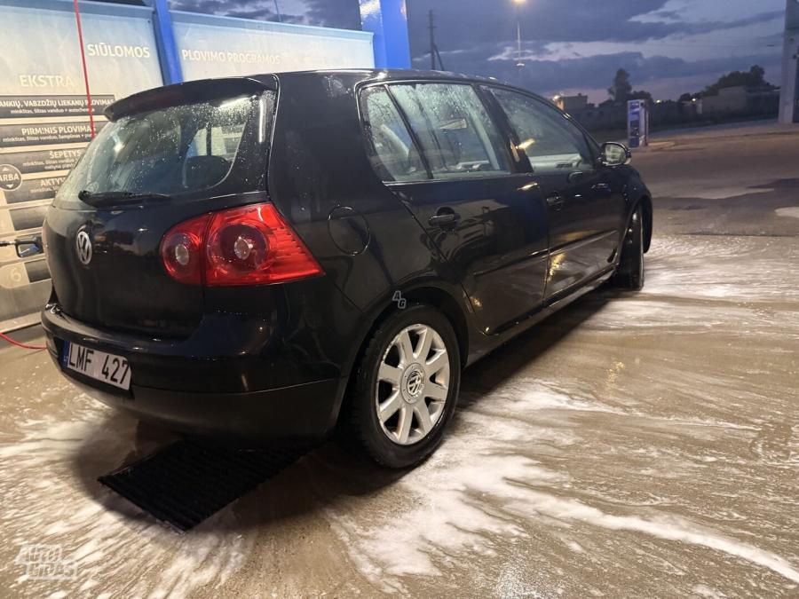 Volkswagen Golf 2005 Panevēža, ar dzinēja tilpumu 2.00 L un nobraukumu 350 tūkst. km par 1400 €, foto 4 vietnē AUTOMOTO.COM.LV