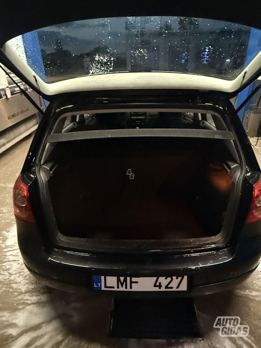 Volkswagen Golf 2005 Panevēža, ar dzinēja tilpumu 2.00 L un nobraukumu 350 tūkst. km par 1400 €, foto 8 vietnē AUTOMOTO.COM.LV