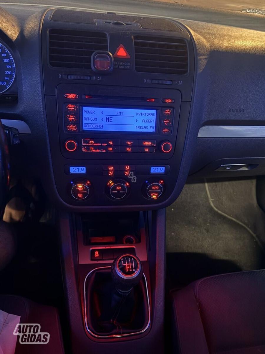 Volkswagen Golf 2005 Panevēža, ar dzinēja tilpumu 2.00 L un nobraukumu 350 tūkst. km par 1400 €, foto 13 vietnē AUTOMOTO.COM.LV