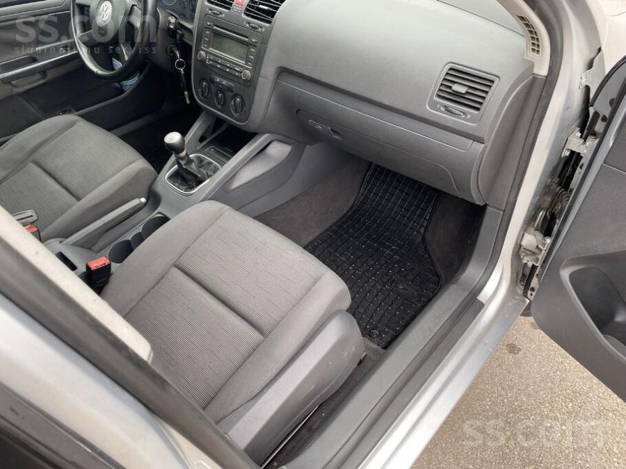 Volkswagen Golf 2005 Balvi, ar dzinēja tilpumu 1.90 L un nobraukumu 288 tūkst. km par 2550 €, foto 13 vietnē AUTOMOTO.COM.LV