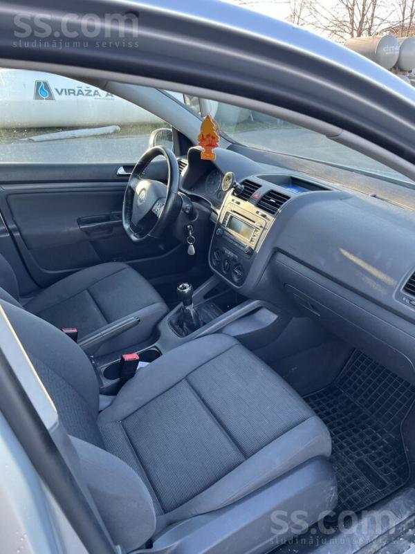 Volkswagen Golf 2005 Liepāja, ar dzinēja tilpumu 1.60 L un nobraukumu 307 tūkst. km par 1700 €, foto 5 vietnē AUTOMOTO.COM.LV