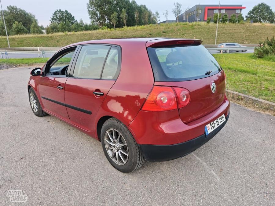 Volkswagen Golf 2005 in Vilnius, with an engine capacity of 1.60 L and mileage of 244 thousand km for 870 €, photo 5 on AUTOMOTO.COM.LV