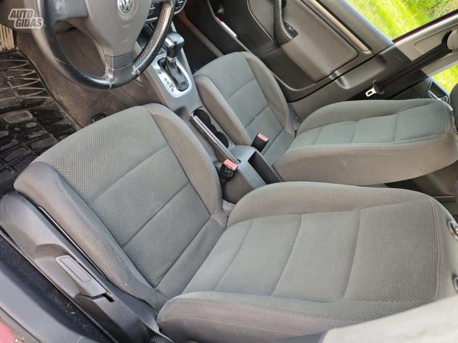 Volkswagen Golf 2005 in Vilnius, with an engine capacity of 1.60 L and mileage of 244 thousand km for 870 €, photo 10 on AUTOMOTO.COM.LV