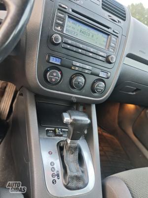Volkswagen Golf 2005 in Vilnius, with an engine capacity of 1.60 L and mileage of 244 thousand km for 870 €, photo 12 on AUTOMOTO.COM.LV