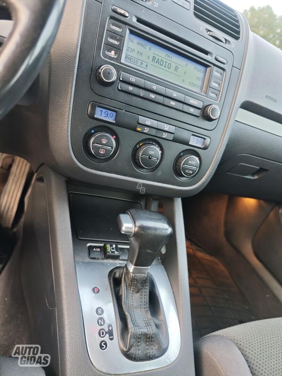 Volkswagen Golf 2005 in Vilnius, with an engine capacity of 1.60 L and mileage of 244 thousand km for 870 €, photo 12 on AUTOMOTO.COM.LV