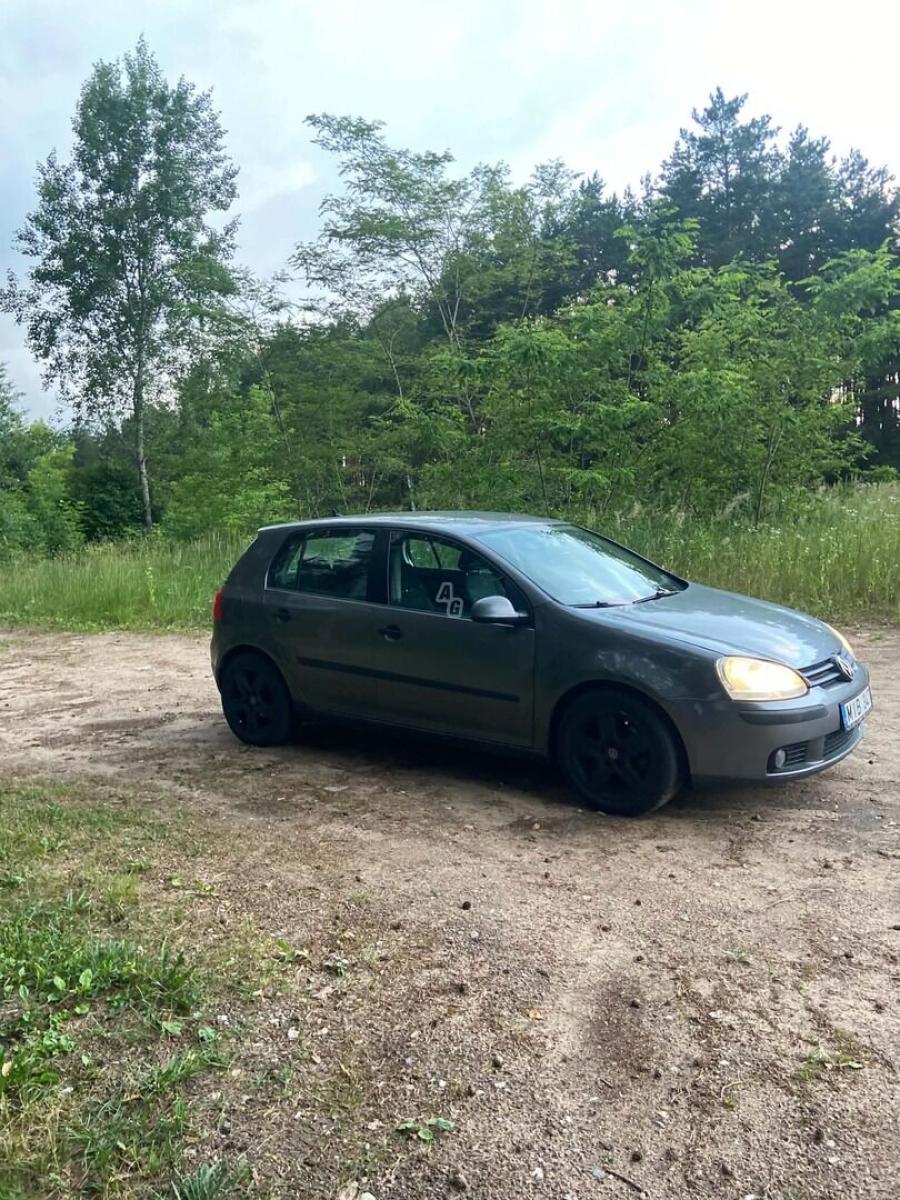 Volkswagen Golf 2005 in Vilnius, with an engine capacity of 2.00 L and mileage of 266 thousand km for 1800 €, photo 3 on AUTOMOTO.COM.LV