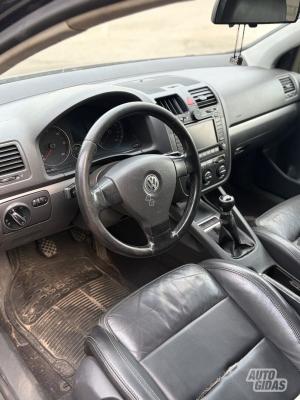 Volkswagen Golf 2005 in Vilnius, with an engine capacity of 2.00 L and mileage of 230 thousand km for 2000 €, photo 6 on AUTOMOTO.COM.LV