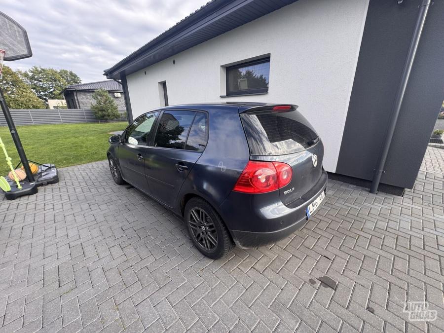Volkswagen Golf 2005 Kauņa, ar dzinēja tilpumu 1.90 L un nobraukumu 300 tūkst. km par 1590 €, foto 3 vietnē AUTOMOTO.COM.LV