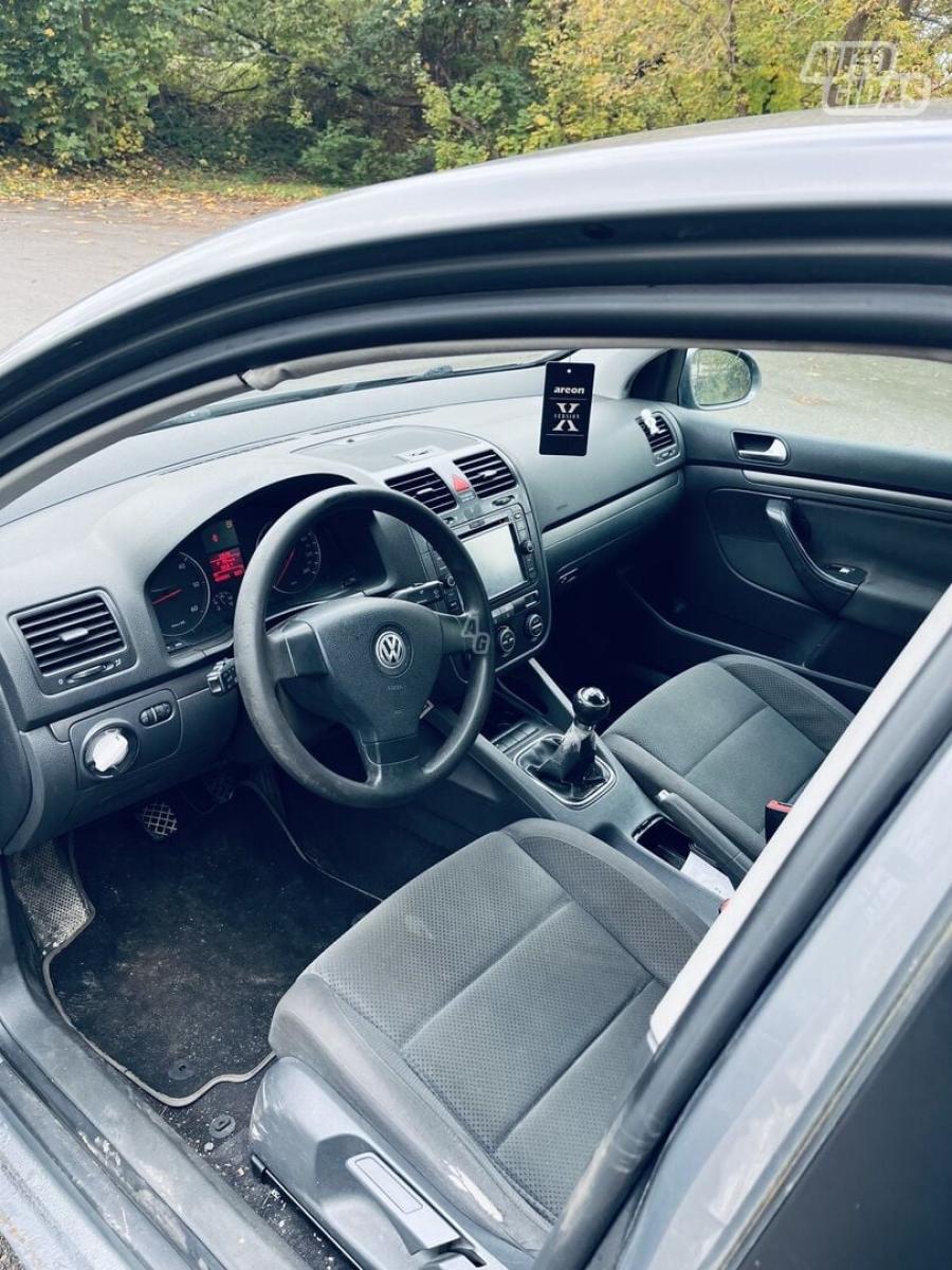 Volkswagen Golf 2005 in Panevezys, with an engine capacity of 1.90 L and mileage of 442 thousand km for 1000 €, photo 5 on AUTOMOTO.COM.LV