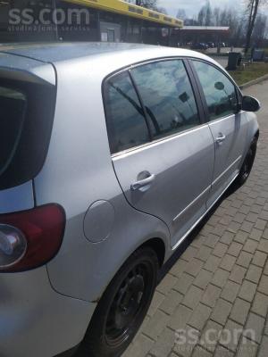 Volkswagen Golf 2006 in Riga, with an engine capacity of 1.60 L and mileage of 240 thousand km for 2400 €, photo 5 on AUTOMOTO.COM.LV