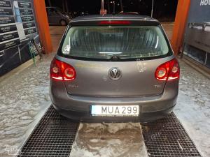 Volkswagen Golf 2006 in Ukmerge, with an engine capacity of 1.90 L and mileage of 411 thousand km for 1350 €, photo 5 on AUTOMOTO.COM.LV
