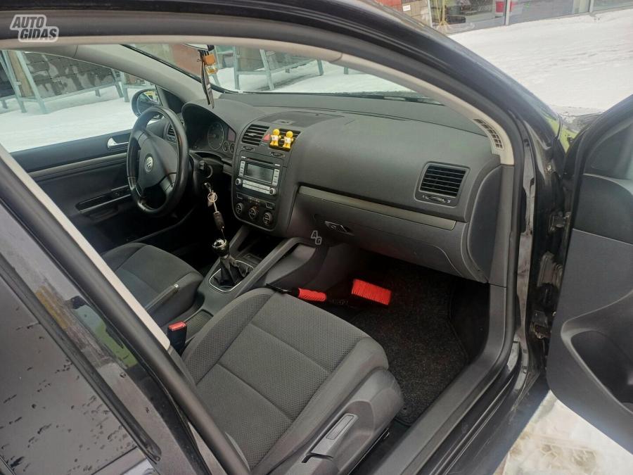 Volkswagen Golf 2006 Kauņa, ar dzinēja tilpumu 1.90 L un nobraukumu 305 tūkst. km par 2350 €, foto 4 vietnē AUTOMOTO.COM.LV