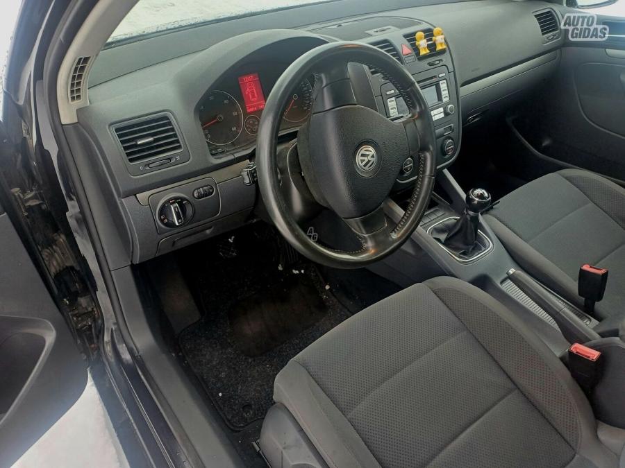 Volkswagen Golf 2006 Kauņa, ar dzinēja tilpumu 1.90 L un nobraukumu 305 tūkst. km par 2350 €, foto 8 vietnē AUTOMOTO.COM.LV