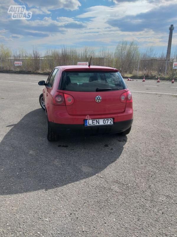 Volkswagen Golf 2006 Viļņa, ar dzinēja tilpumu 1.90 L un nobraukumu 265 tūkst. km par 1350 €, foto 3 vietnē AUTOMOTO.COM.LV