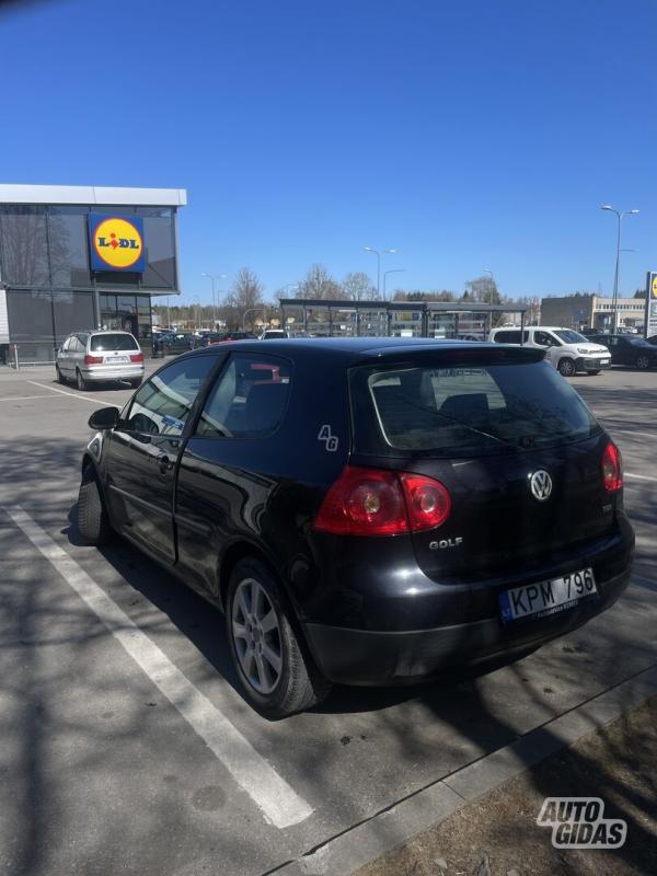 Volkswagen Golf 2006 Kauņa, ar dzinēja tilpumu 1.90 L un nobraukumu 300 tūkst. km par 1100 €, foto 4 vietnē AUTOMOTO.COM.LV
