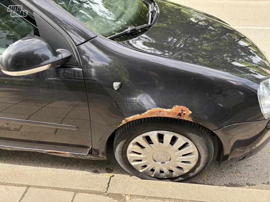 Volkswagen Golf 2006 in Jonava, with an engine capacity of 2.00 L and mileage of 380 thousand km for 930 €, photo 7 on AUTOMOTO.COM.LV