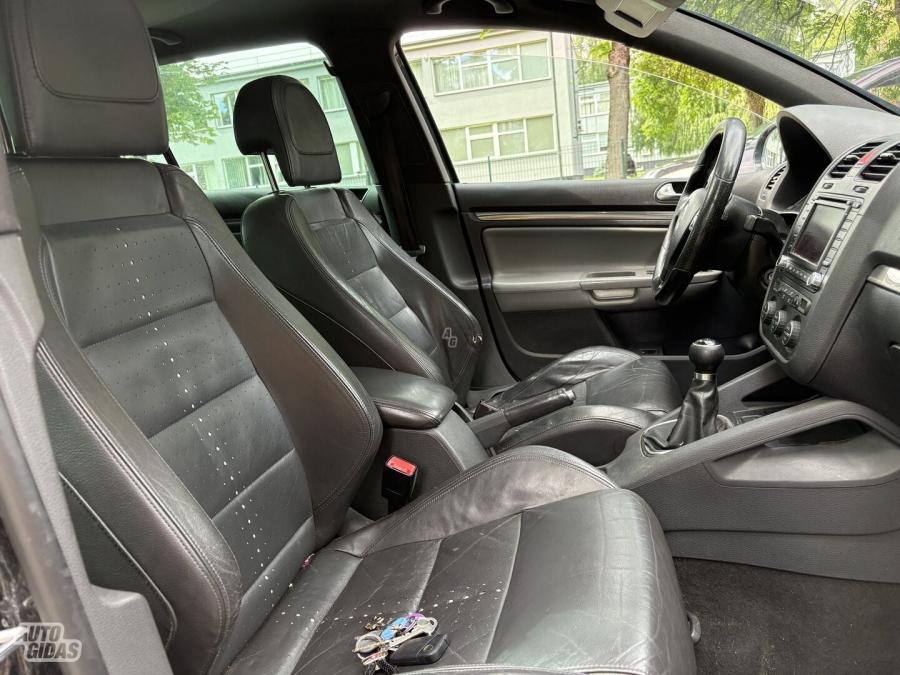 Volkswagen Golf 2006 in Jonava, with an engine capacity of 2.00 L and mileage of 380 thousand km for 930 €, photo 9 on AUTOMOTO.COM.LV