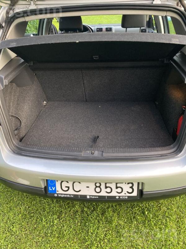 Volkswagen Golf 2006 in Riga, with an engine capacity of 1.60 L and mileage of 118 thousand km for 2750 €, photo 6 on AUTOMOTO.COM.LV