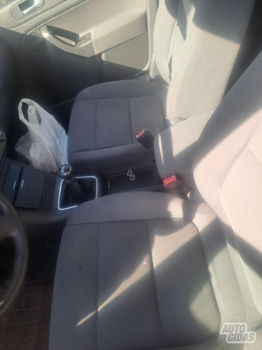 Volkswagen Golf 2006 Akmenė, ar dzinēja tilpumu 1.90 L un nobraukumu 300 tūkst. km par 600 €, foto 8 vietnē AUTOMOTO.COM.LV