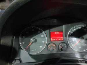 Volkswagen Golf 2006 in Siauliai, with an engine capacity of 1.40 L and mileage of 255 thousand km for 950 €, photo 11 on AUTOMOTO.COM.LV