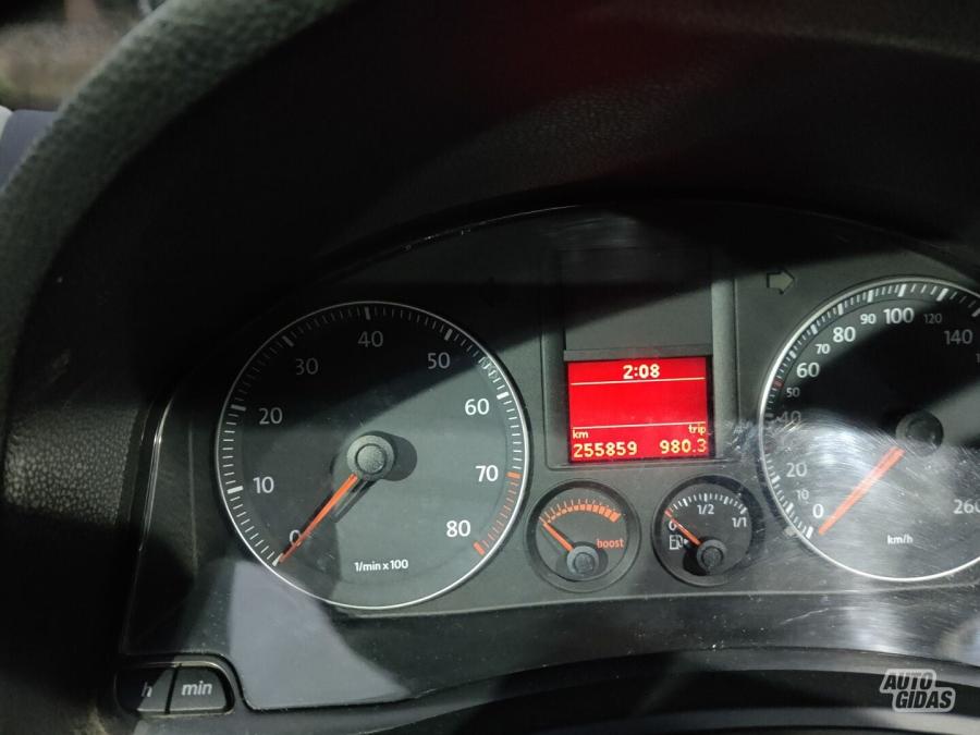 Volkswagen Golf 2006 in Siauliai, with an engine capacity of 1.40 L and mileage of 255 thousand km for 950 €, photo 11 on AUTOMOTO.COM.LV