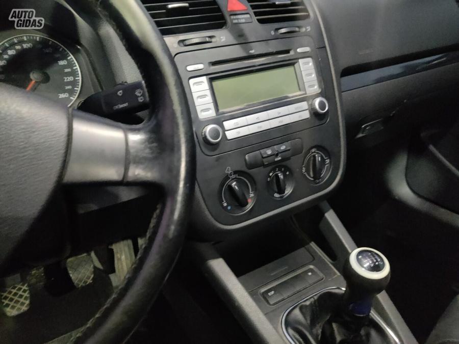 Volkswagen Golf 2006 in Siauliai, with an engine capacity of 1.40 L and mileage of 255 thousand km for 950 €, photo 12 on AUTOMOTO.COM.LV