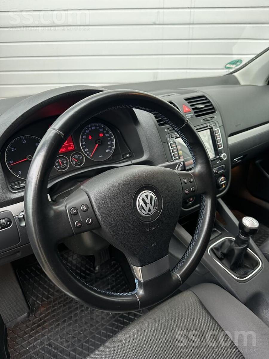 Volkswagen Golf 2007 in Balvi, with an engine capacity of 1.90 L and mileage of 239 thousand km for 3350 €, photo 7 on AUTOMOTO.COM.LV