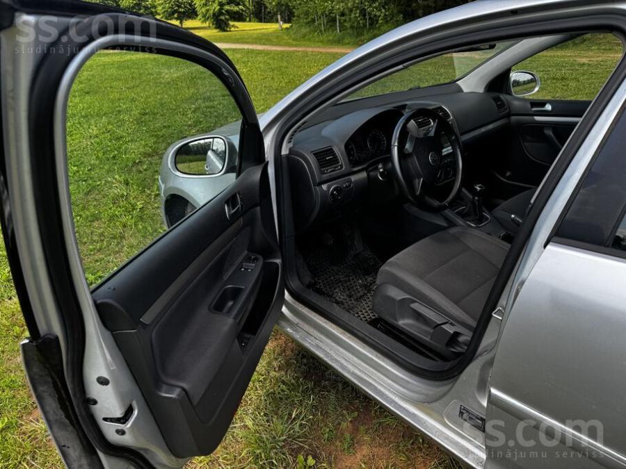 Volkswagen Golf 2007 in Riga, with an engine capacity of 1.60 L and mileage of 162 thousand km for 1400 €, photo 9 on AUTOMOTO.COM.LV