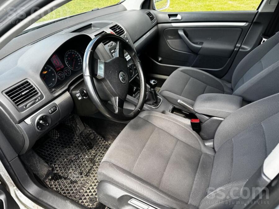 Volkswagen Golf 2007 in Riga, with an engine capacity of 1.60 L and mileage of 162 thousand km for 1400 €, photo 10 on AUTOMOTO.COM.LV