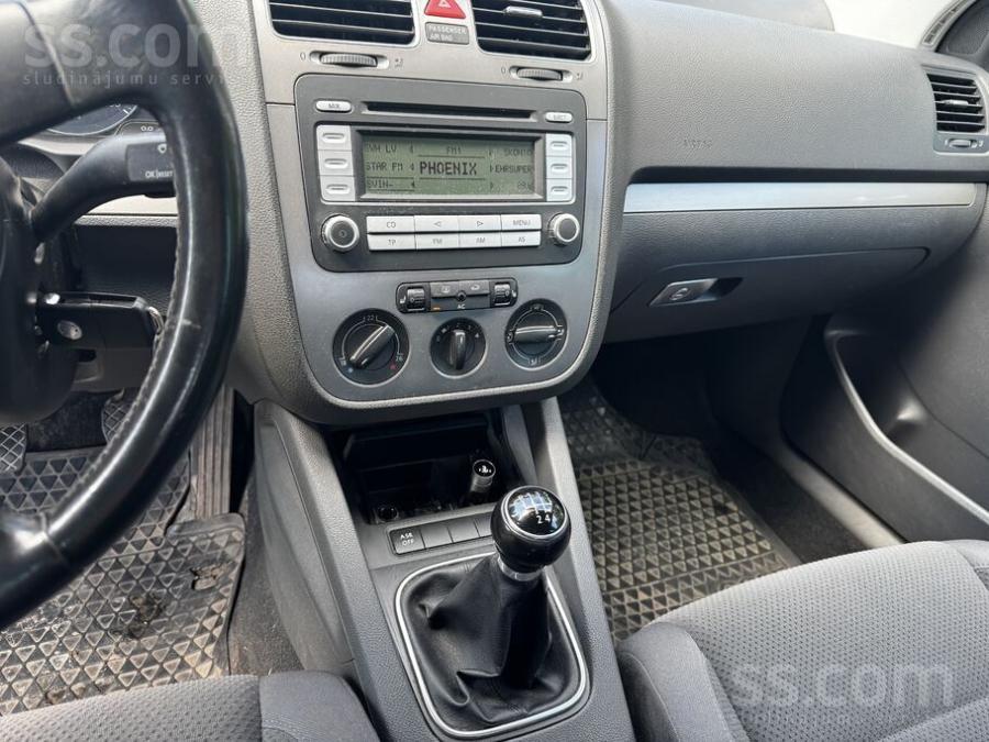 Volkswagen Golf 2007 in Riga, with an engine capacity of 1.60 L and mileage of 162 thousand km for 1400 €, photo 12 on AUTOMOTO.COM.LV