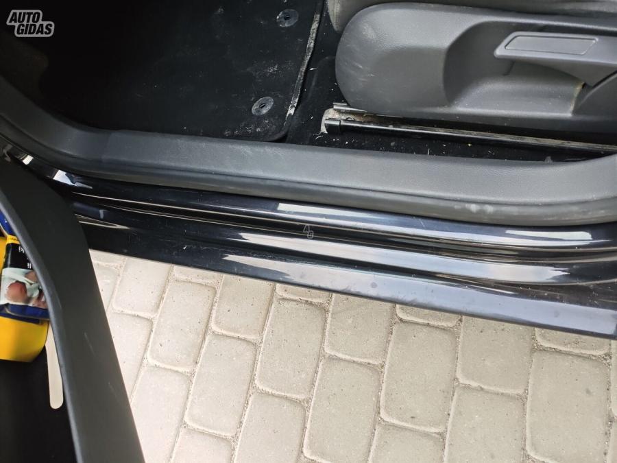Volkswagen Golf 2007 in Vilnius, with an engine capacity of 1.90 L and mileage of 302 thousand km for 650 €, photo 12 on AUTOMOTO.COM.LV