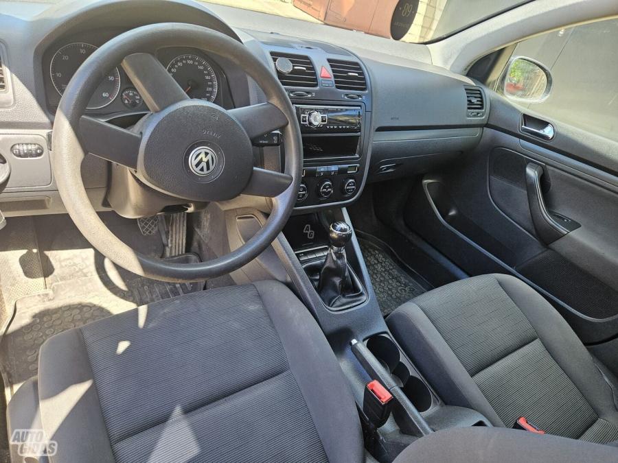 Volkswagen Golf 2007 Šauļi, ar dzinēja tilpumu 1.90 L un nobraukumu 300 tūkst. km par 1650 €, foto 6 vietnē AUTOMOTO.COM.LV