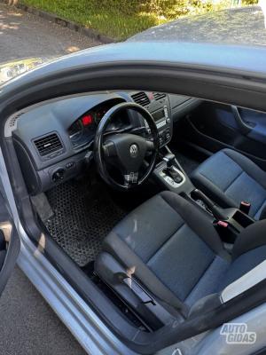 Volkswagen Golf 2007 in Siauliai, with an engine capacity of 1.60 L and mileage of 250 thousand km for 1750 €, photo 11 on AUTOMOTO.COM.LV