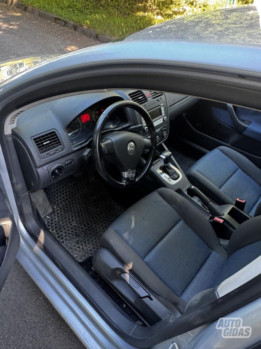 Volkswagen Golf 2007 in Siauliai, with an engine capacity of 1.60 L and mileage of 250 thousand km for 1750 €, photo 11 on AUTOMOTO.COM.LV