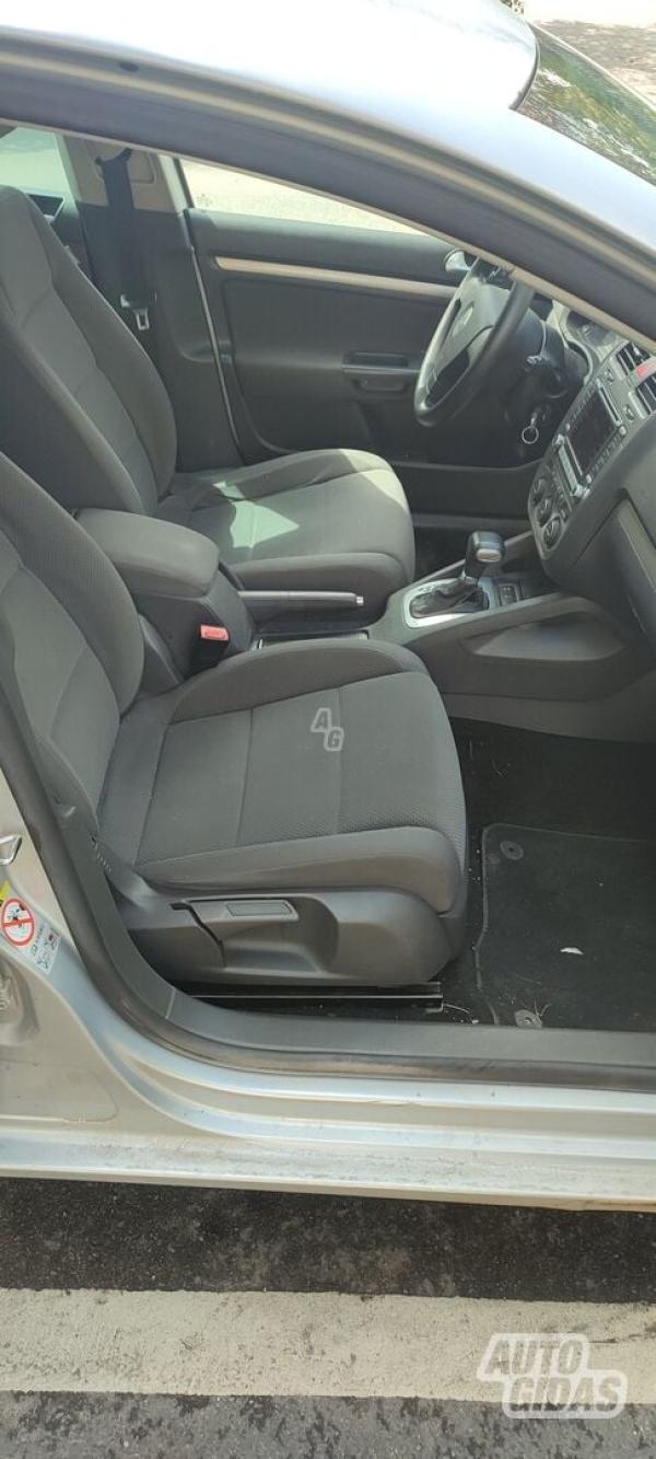 Volkswagen Golf 2007 in Vilnius, with an engine capacity of 2.00 L and mileage of 312 thousand km for 555 €, photo 8 on AUTOMOTO.COM.LV