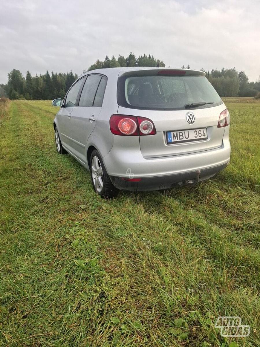 Volkswagen Golf 2007 in Vilnius, with an engine capacity of 1.90 L and mileage of 303 thousand km for 1850 €, photo 4 on AUTOMOTO.COM.LV