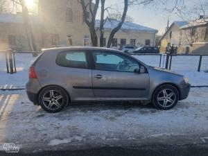 Volkswagen Golf 2008 in Vilnius, with an engine capacity of 2.50 L and mileage of 256 thousand km for 1500 €, photo 3 on AUTOMOTO.COM.LV