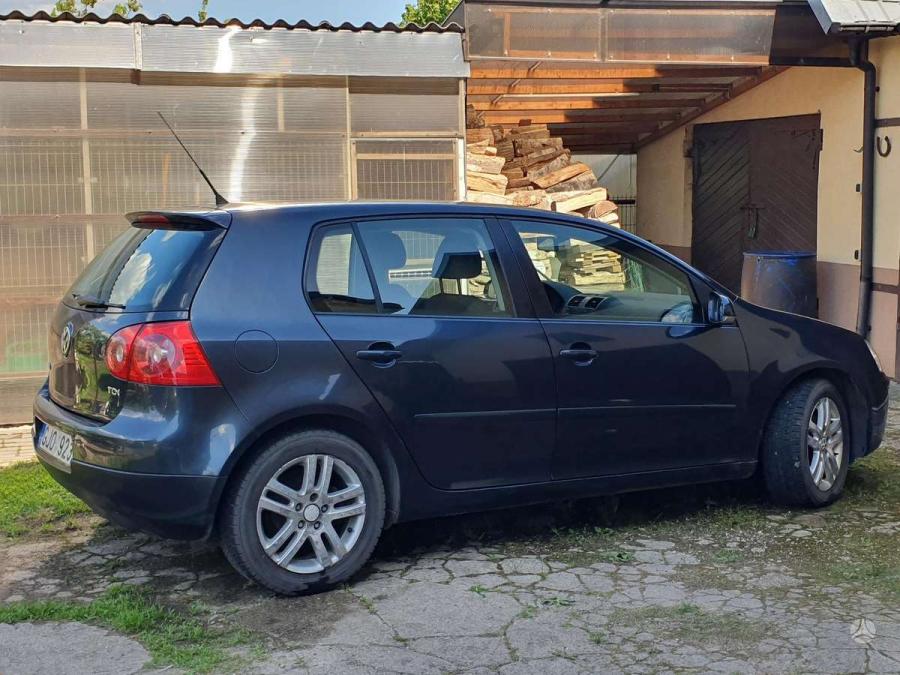 Volkswagen Golf 2008 Panevēža, ar dzinēja tilpumu 1.90 L un nobraukumu 213 tūkst. km par 1800 €, foto 3 vietnē AUTOMOTO.COM.LV