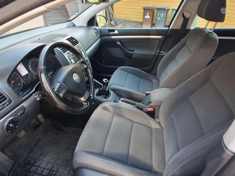 Volkswagen Golf 2008 Panevēža, ar dzinēja tilpumu 1.90 L un nobraukumu 213 tūkst. km par 1800 €, foto 4 vietnē AUTOMOTO.COM.LV