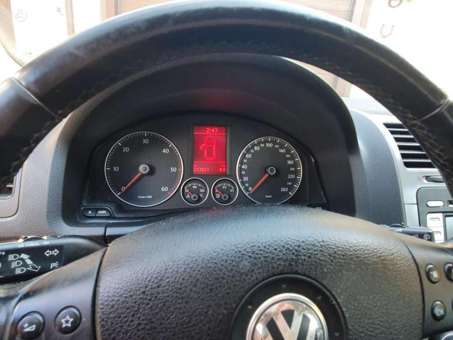 Volkswagen Golf 2008 Panevēža, ar dzinēja tilpumu 1.90 L un nobraukumu 213 tūkst. km par 1800 €, foto 8 vietnē AUTOMOTO.COM.LV