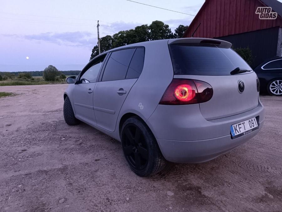 Volkswagen Golf 2008 Telšiai, ar dzinēja tilpumu 1.90 L un nobraukumu 303 tūkst. km par 3300 €, foto 4 vietnē AUTOMOTO.COM.LV