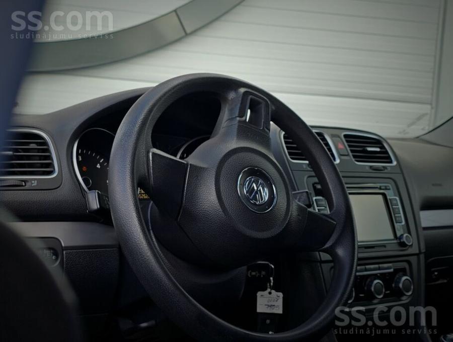 Volkswagen Golf 2010 in Vilnius, with an engine capacity of 1.60 L and mileage of 235 thousand km for 4599 €, photo 9 on AUTOMOTO.COM.LV