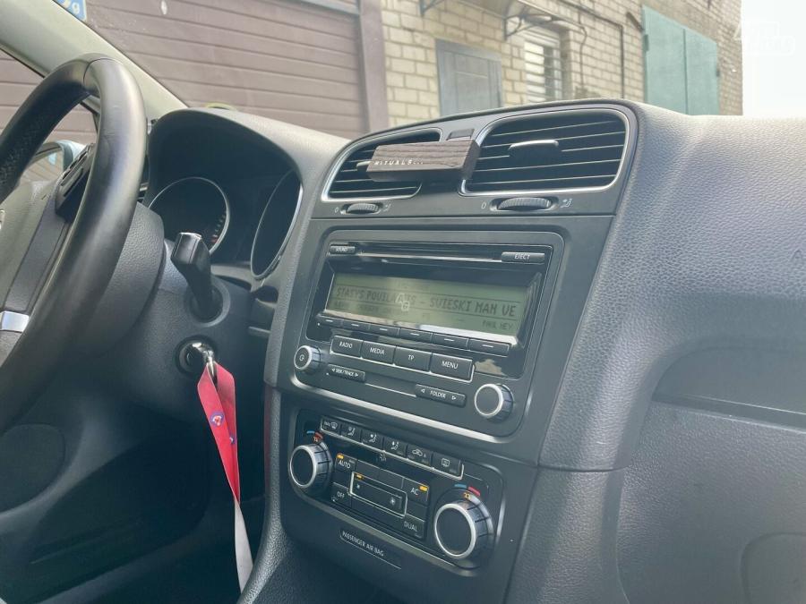 Volkswagen Golf 2010 in Kaunas, with an engine capacity of 1.60 L and mileage of 312 thousand km for 2500 €, photo 7 on AUTOMOTO.COM.LV